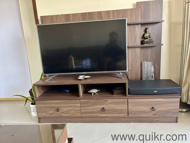 TV Unit for 43 TV with drawers and shelves in excellent condition ...