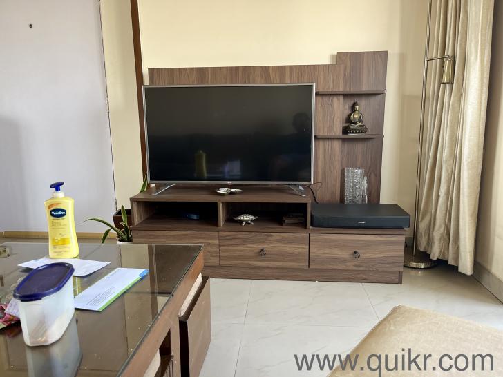 TV Unit for 43 TV with drawers and shelves in excellent condition ...