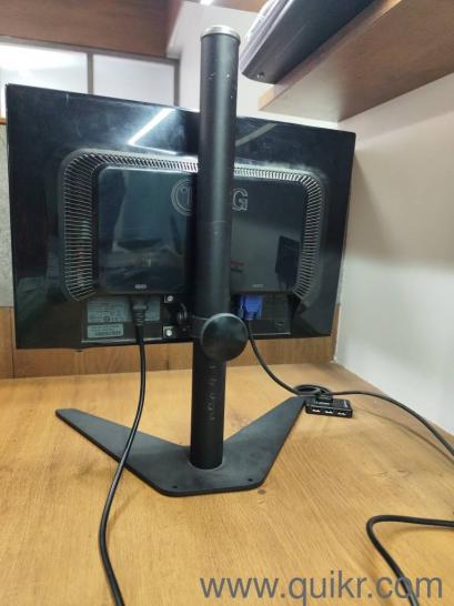 LG Flatron L177WSB 17 with Extended Stand. Dull Display in center of ...