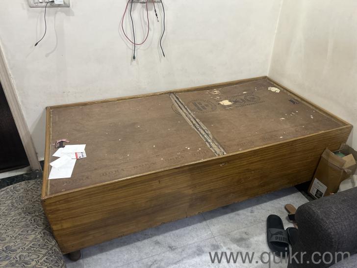 Selling a new-condition single bed made from very strong wood with ...