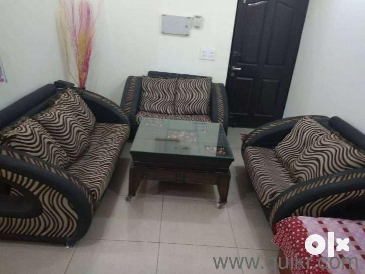 Sofa set 7 seater with cushions and center table | Ghaziabad | Quikr