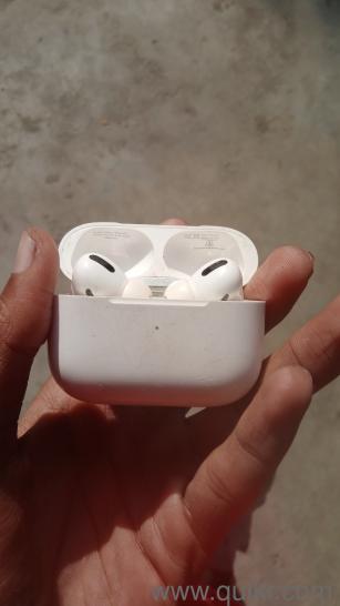AirPods pro 6 -7 month use Kiya gya hai thode scratch hai sab sahi hai ...